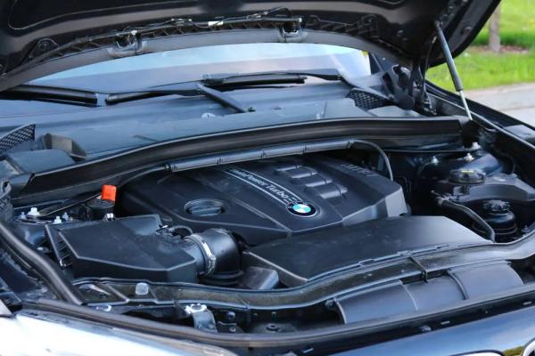 Melns BMW X1 2014 Rīga, ar dzinēja tilpumu 2.00 L un nobraukumu 203 tūkst. km par 10300 €, foto 10 vietnē AUTOMOTO.COM.LV