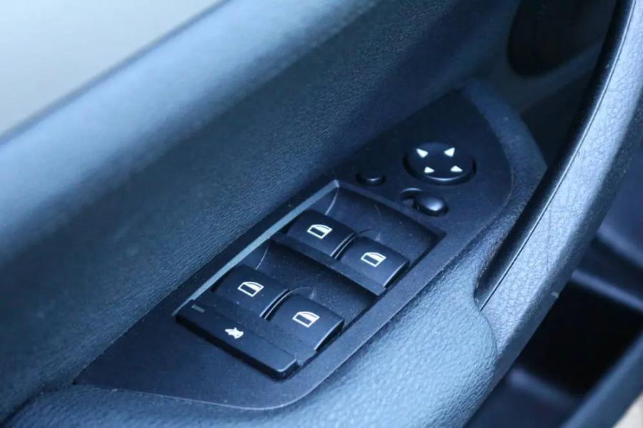 Melns BMW X1 2014 Rīga, ar dzinēja tilpumu 2.00 L un nobraukumu 203 tūkst. km par 10300 €, foto 20 vietnē AUTOMOTO.COM.LV