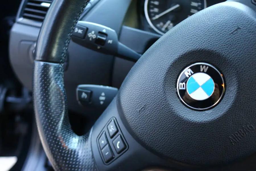 Melns BMW X1 2014 Rīga, ar dzinēja tilpumu 2.00 L un nobraukumu 203 tūkst. km par 10300 €, foto 26 vietnē AUTOMOTO.COM.LV