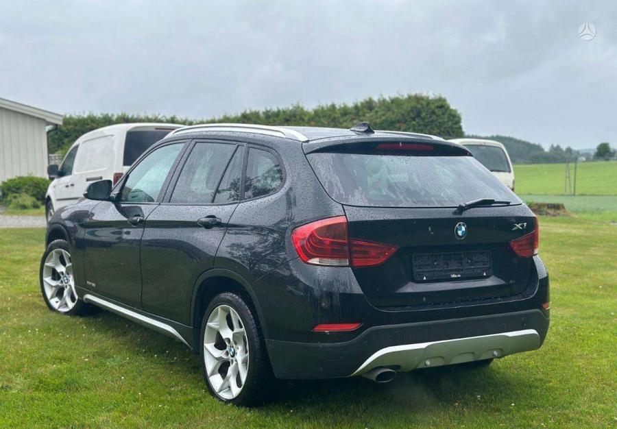 Melns BMW X1 2014 Viļņa, ar dzinēja tilpumu 2.00 L un nobraukumu 204 tūkst. km par 7999 €, foto 5 vietnē AUTOMOTO.COM.LV