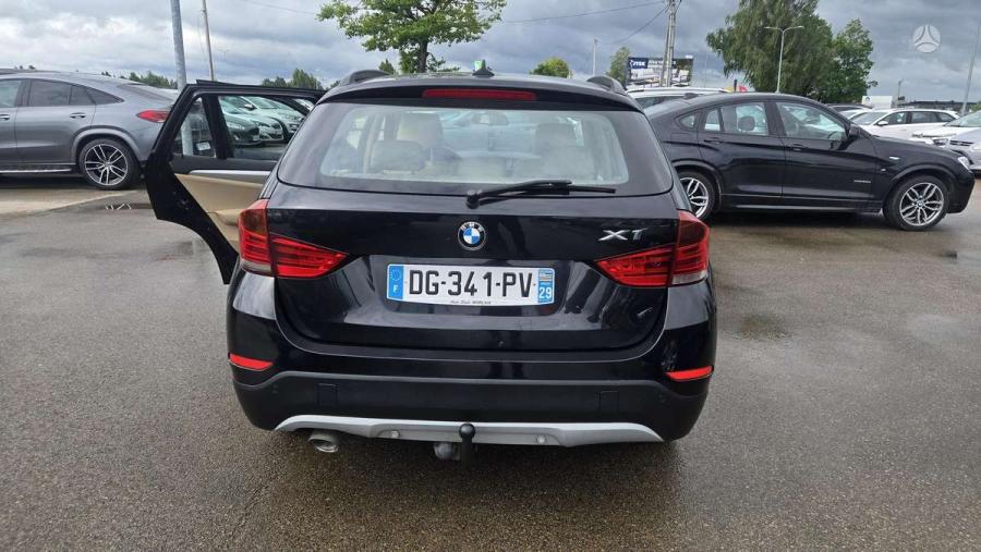 Black BMW X1 2014 in Taurage, with an engine capacity of 2.00 L and mileage of 263 thousand km for 6700 €, photo 12 on AUTOMOTO.COM.LV