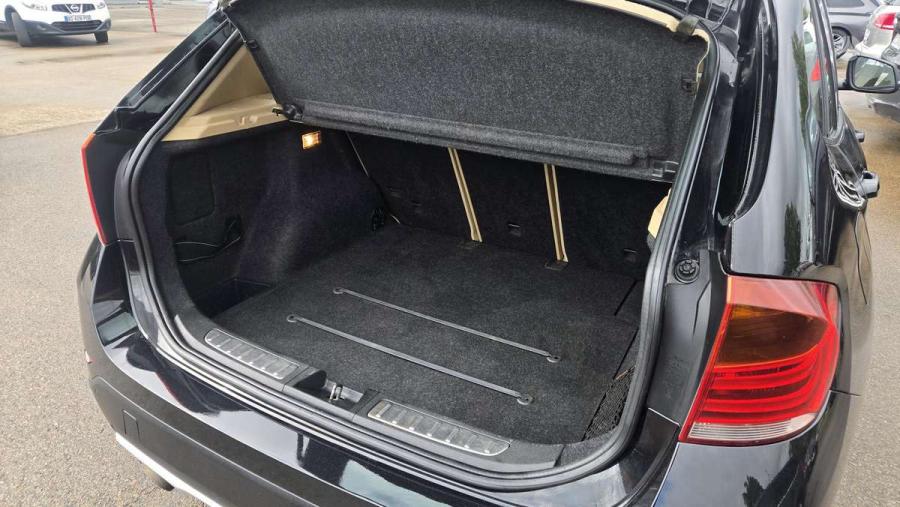 Black BMW X1 2014 in Taurage, with an engine capacity of 2.00 L and mileage of 263 thousand km for 6700 €, photo 13 on AUTOMOTO.COM.LV