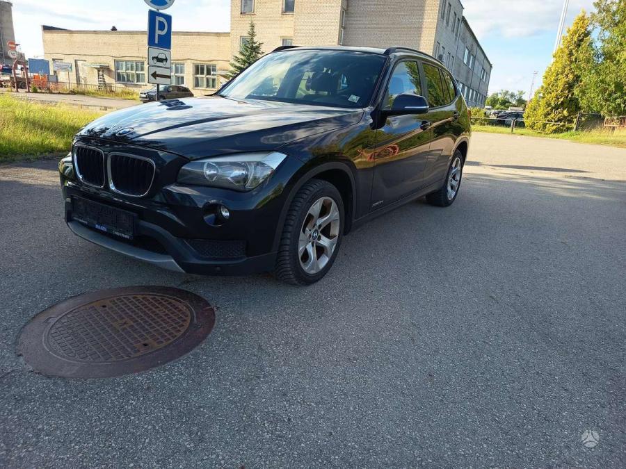 Black BMW X1 2014 in Rokiskis, with an engine capacity of 2.00 L and mileage of 184 thousand km for 6900 €, photo 3 on AUTOMOTO.COM.LV