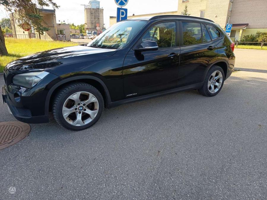 Black BMW X1 2014 in Rokiskis, with an engine capacity of 2.00 L and mileage of 184 thousand km for 6900 €, photo 4 on AUTOMOTO.COM.LV