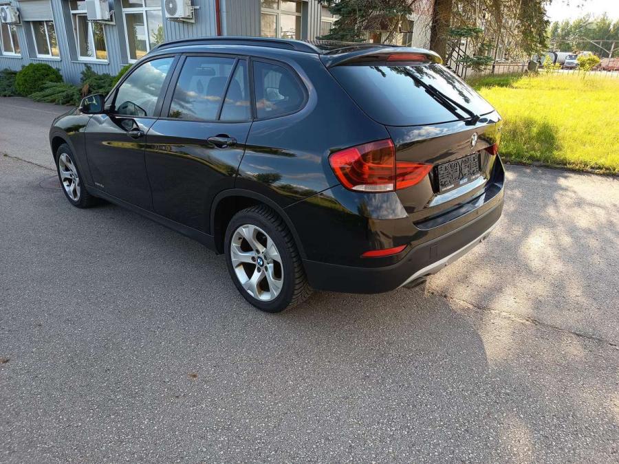 Black BMW X1 2014 in Rokiskis, with an engine capacity of 2.00 L and mileage of 184 thousand km for 6900 €, photo 5 on AUTOMOTO.COM.LV