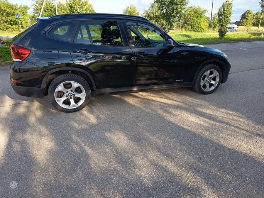 Black BMW X1 2014 in Rokiskis, with an engine capacity of 2.00 L and mileage of 184 thousand km for 6900 €, photo 6 on AUTOMOTO.COM.LV