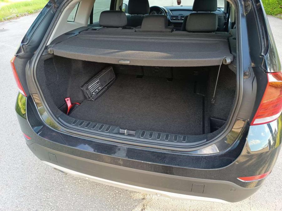 Black BMW X1 2014 in Rokiskis, with an engine capacity of 2.00 L and mileage of 184 thousand km for 6900 €, photo 19 on AUTOMOTO.COM.LV
