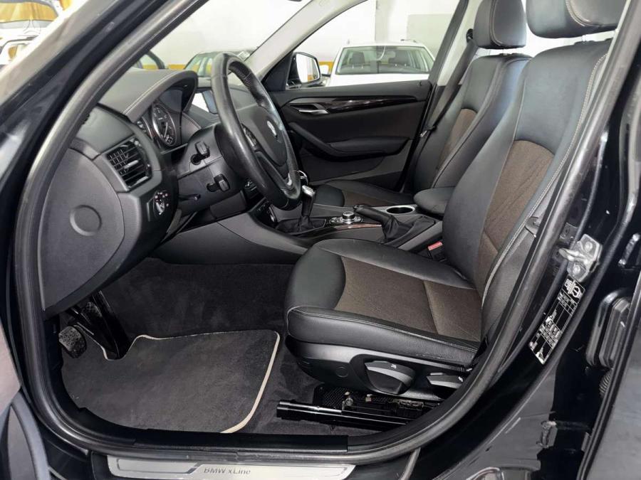 Black BMW X1 2014 in Kaunas, with an engine capacity of 2.00 L and mileage of 240 thousand km for 6999 €, photo 12 on AUTOMOTO.COM.LV