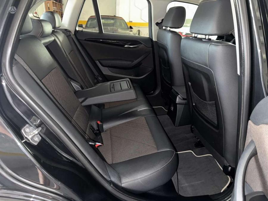 Black BMW X1 2014 in Kaunas, with an engine capacity of 2.00 L and mileage of 240 thousand km for 6999 €, photo 13 on AUTOMOTO.COM.LV