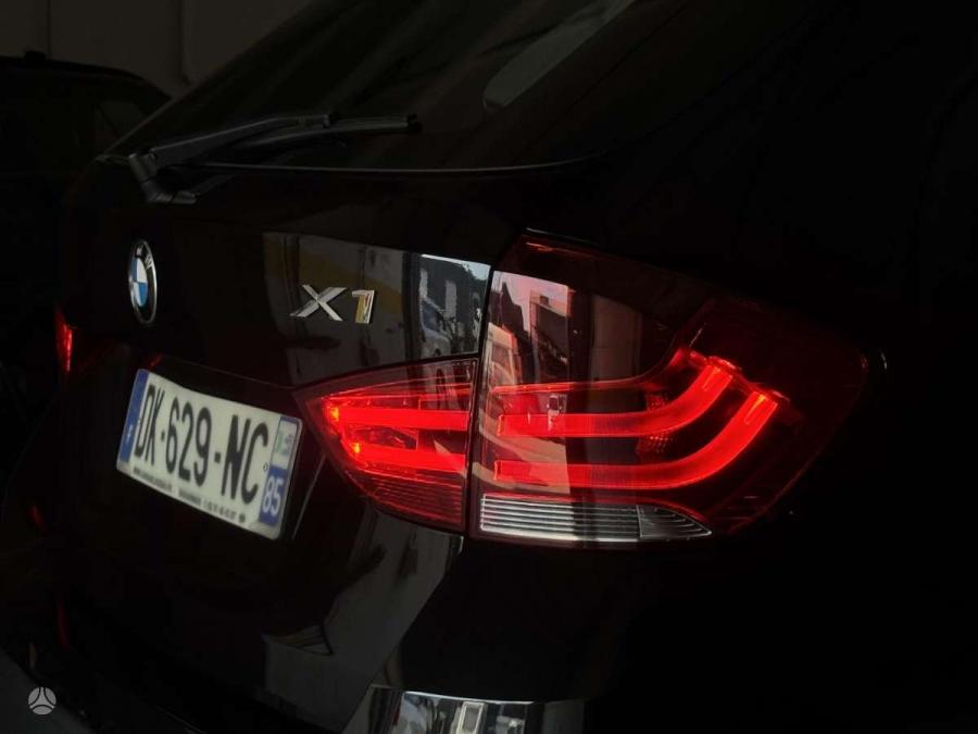 Black BMW X1 2014 in Kaunas, with an engine capacity of 2.00 L and mileage of 240 thousand km for 6999 €, photo 19 on AUTOMOTO.COM.LV