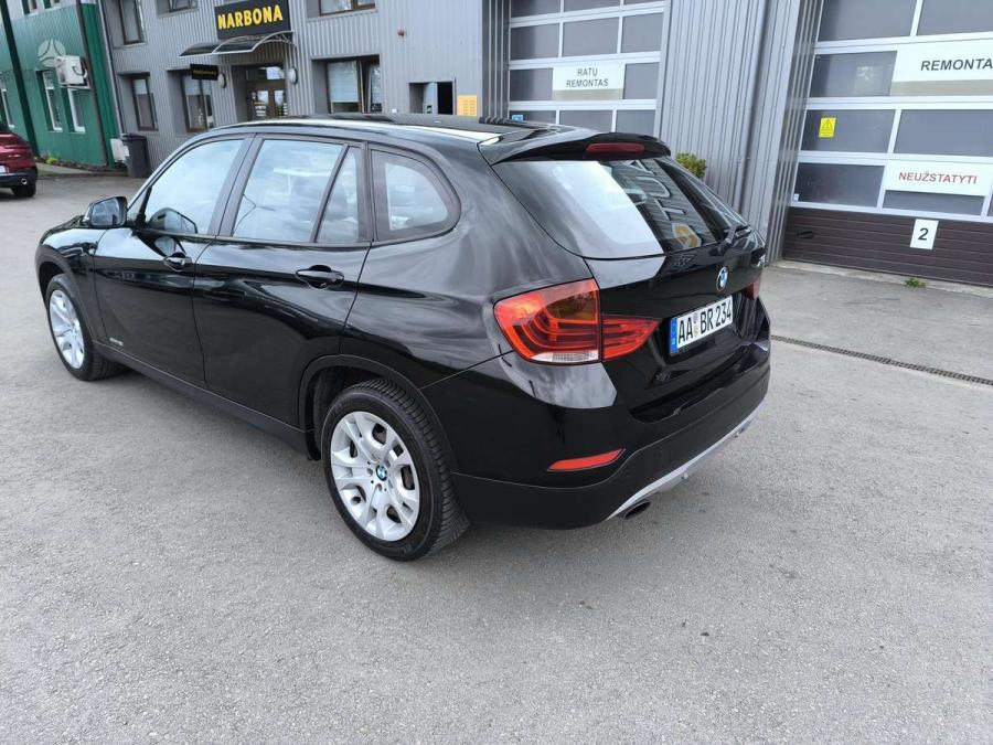 Melns BMW X1 2014 Joniškis, ar dzinēja tilpumu 2.00 L un nobraukumu 174 tūkst. km par 5850 €, foto 4 vietnē AUTOMOTO.COM.LV