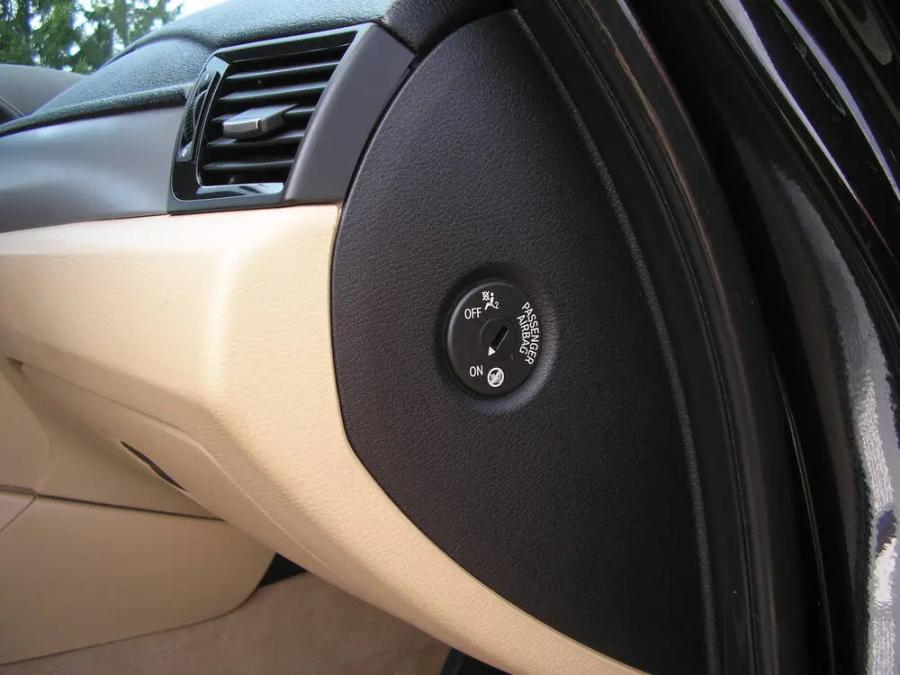 Melns BMW X1 2014 Sigulda, ar dzinēja tilpumu 2.00 L un nobraukumu 199 tūkst. km par 10950 €, foto 30 vietnē AUTOMOTO.COM.LV