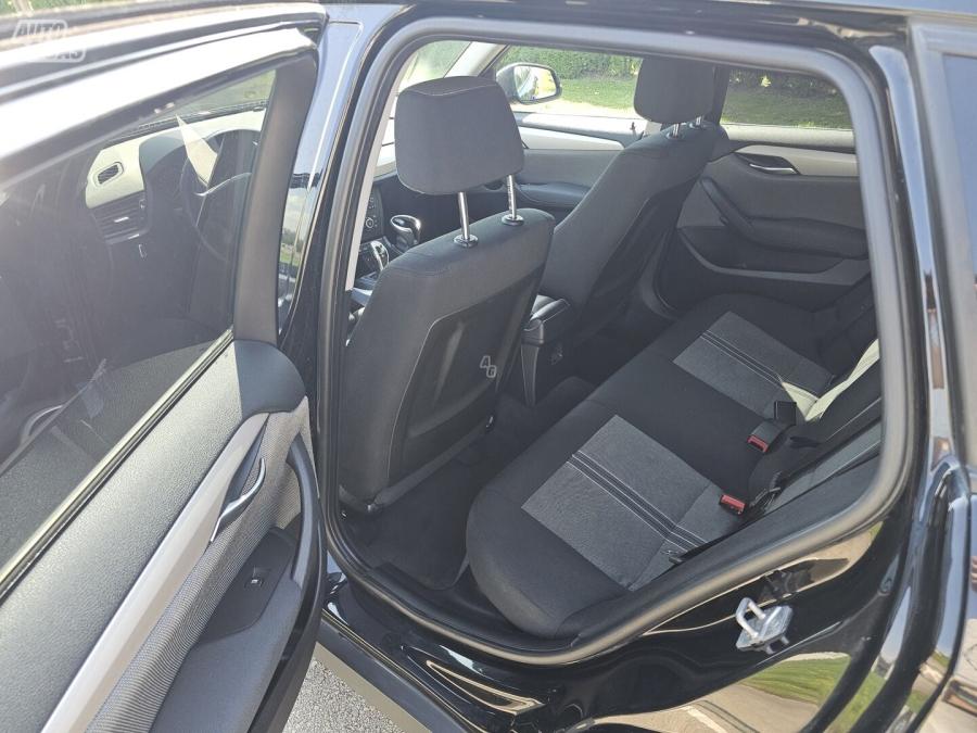 Black BMW X1 2014 in Sakiai, with an engine capacity of 2.00 L and mileage of 163 thousand km for 7200 €, photo 13 on AUTOMOTO.COM.LV