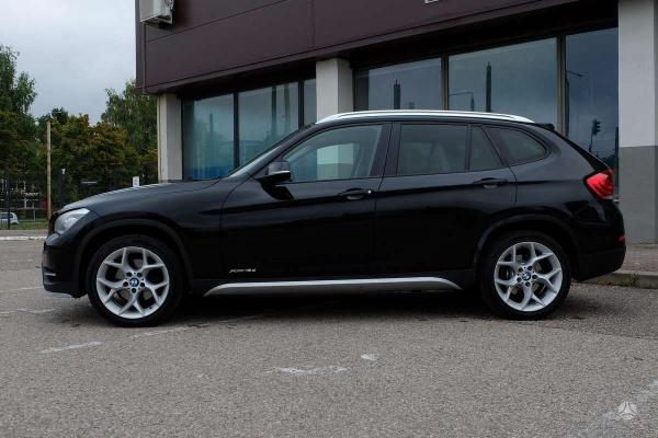 Melns BMW X1 2014 Viļņa, ar dzinēja tilpumu 2.00 L un nobraukumu 206 tūkst. km par 7999 €, foto 3 vietnē AUTOMOTO.COM.LV