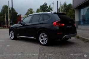 Black BMW X1 2014 in Vilnius, with an engine capacity of 2.00 L and mileage of 206 thousand km for 7999 €, photo 4 on AUTOMOTO.COM.LV