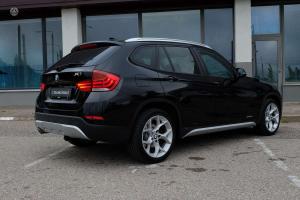 Black BMW X1 2014 in Vilnius, with an engine capacity of 2.00 L and mileage of 206 thousand km for 7999 €, photo 7 on AUTOMOTO.COM.LV