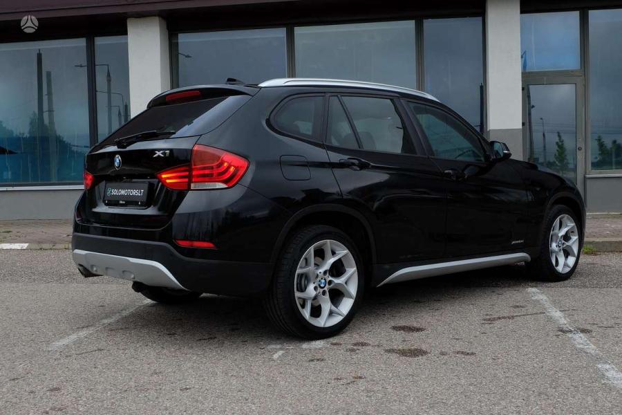 Black BMW X1 2014 in Vilnius, with an engine capacity of 2.00 L and mileage of 206 thousand km for 7999 €, photo 7 on AUTOMOTO.COM.LV