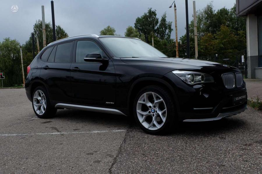 Black BMW X1 2014 in Vilnius, with an engine capacity of 2.00 L and mileage of 206 thousand km for 7999 €, photo 9 on AUTOMOTO.COM.LV