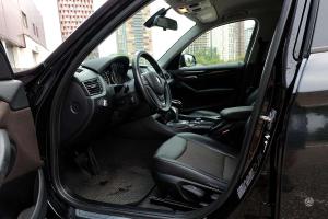 Black BMW X1 2014 in Vilnius, with an engine capacity of 2.00 L and mileage of 206 thousand km for 7999 €, photo 13 on AUTOMOTO.COM.LV