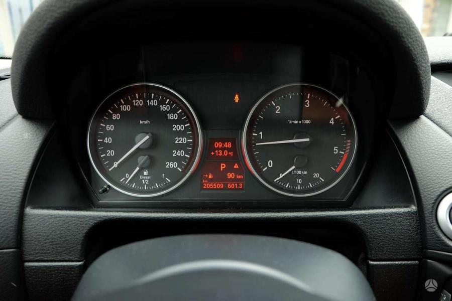 Black BMW X1 2014 in Vilnius, with an engine capacity of 2.00 L and mileage of 206 thousand km for 7999 €, photo 21 on AUTOMOTO.COM.LV