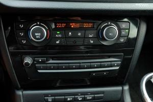 Black BMW X1 2014 in Vilnius, with an engine capacity of 2.00 L and mileage of 206 thousand km for 7999 €, photo 28 on AUTOMOTO.COM.LV
