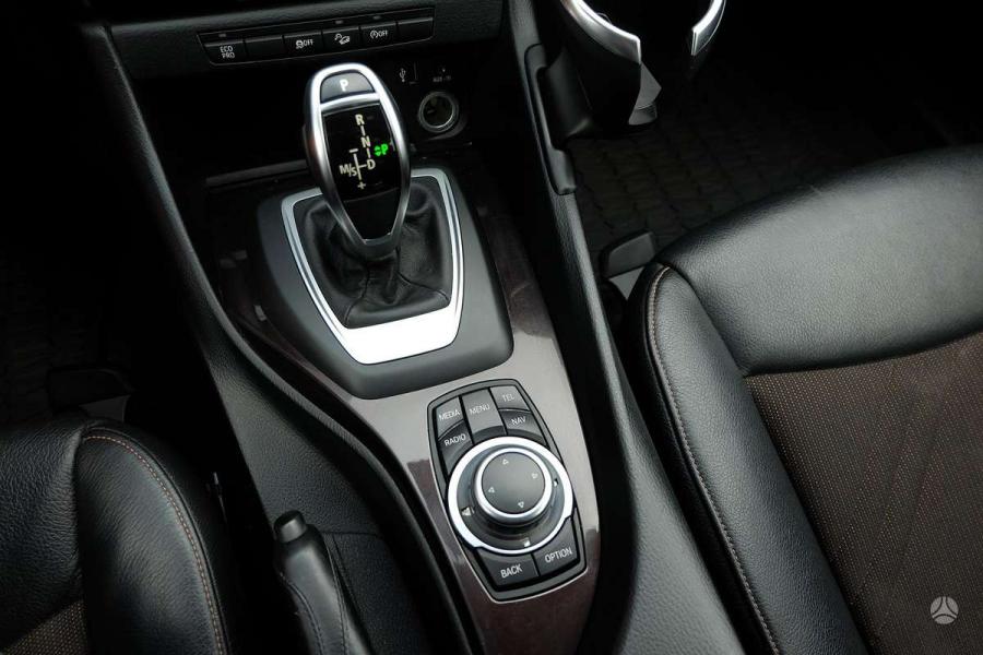 Black BMW X1 2014 in Vilnius, with an engine capacity of 2.00 L and mileage of 206 thousand km for 7999 €, photo 30 on AUTOMOTO.COM.LV
