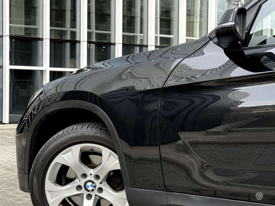 Black BMW X1 2014 in Vilnius, with an engine capacity of 2.00 L and mileage of 113 thousand km for 8290 €, photo 3 on AUTOMOTO.COM.LV