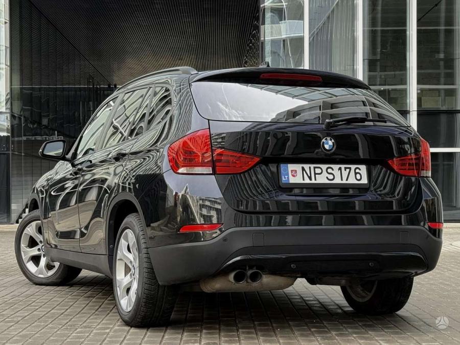 Black BMW X1 2014 in Vilnius, with an engine capacity of 2.00 L and mileage of 113 thousand km for 8290 €, photo 5 on AUTOMOTO.COM.LV