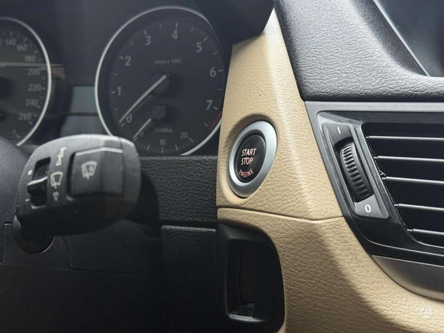 Black BMW X1 2014 in Vilnius, with an engine capacity of 2.00 L and mileage of 113 thousand km for 8290 €, photo 17 on AUTOMOTO.COM.LV