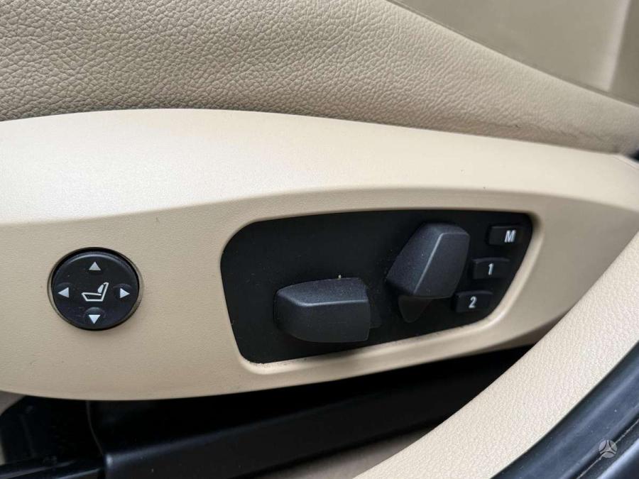 Black BMW X1 2014 in Vilnius, with an engine capacity of 2.00 L and mileage of 113 thousand km for 8290 €, photo 25 on AUTOMOTO.COM.LV