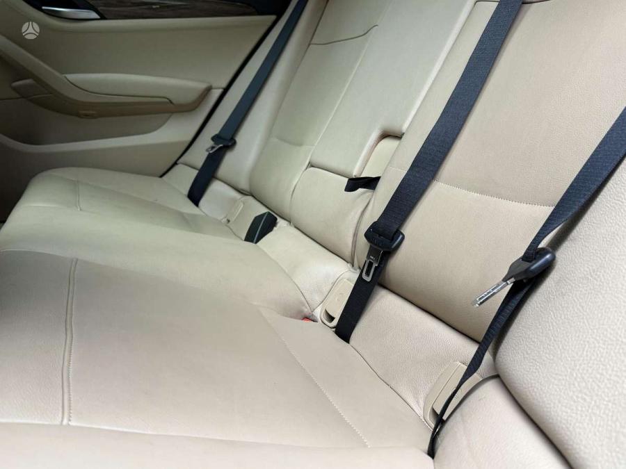 Black BMW X1 2014 in Vilnius, with an engine capacity of 2.00 L and mileage of 113 thousand km for 8290 €, photo 26 on AUTOMOTO.COM.LV