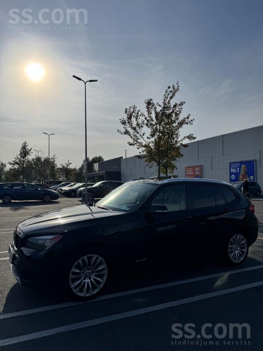 Melns BMW X1 2014 Rīga, ar dzinēja tilpumu 2.00 L un nobraukumu 122 tūkst. km par 6990 €, foto 4 vietnē AUTOMOTO.COM.LV