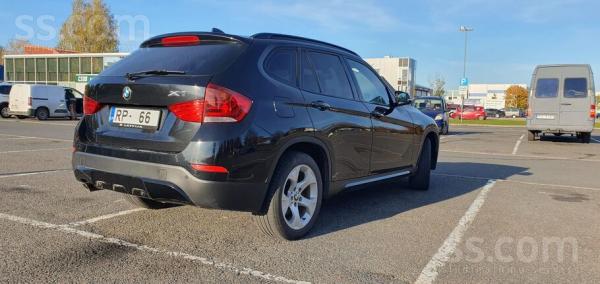 Black BMW X1 2015 in Riga, with an engine capacity of 2.00 L and mileage of 231 thousand km for 10500 €, photo 3 on AUTOMOTO.COM.LV