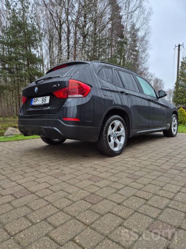 Black BMW X1 2015 in Riga, with an engine capacity of 2.00 L and mileage of 231 thousand km for 10500 €, photo 7 on AUTOMOTO.COM.LV