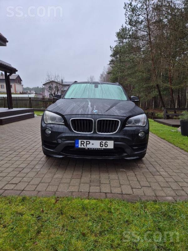 Black BMW X1 2015 in Riga, with an engine capacity of 2.00 L and mileage of 231 thousand km for 10500 €, photo 10 on AUTOMOTO.COM.LV