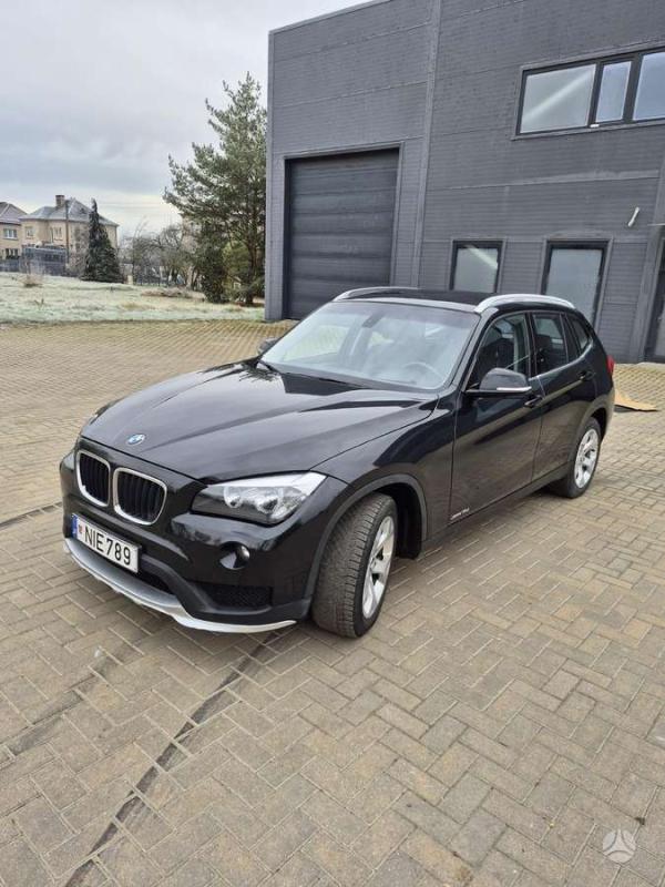 Melns BMW X1 2015 Kauņa, ar dzinēja tilpumu 2.00 L un nobraukumu 136 tūkst. km par 9950 €, foto 1 vietnē AUTOMOTO.COM.LV