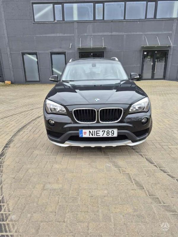 Melns BMW X1 2015 Kauņa, ar dzinēja tilpumu 2.00 L un nobraukumu 136 tūkst. km par 9950 €, foto 2 vietnē AUTOMOTO.COM.LV