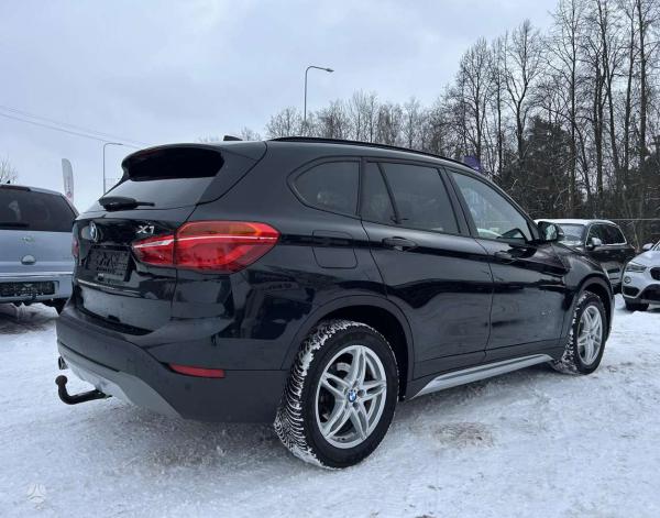 Black BMW X1 2015 in Utena, with an engine capacity of 2.00 L and mileage of 250 thousand km for 9950 €, photo 3 on AUTOMOTO.COM.LV