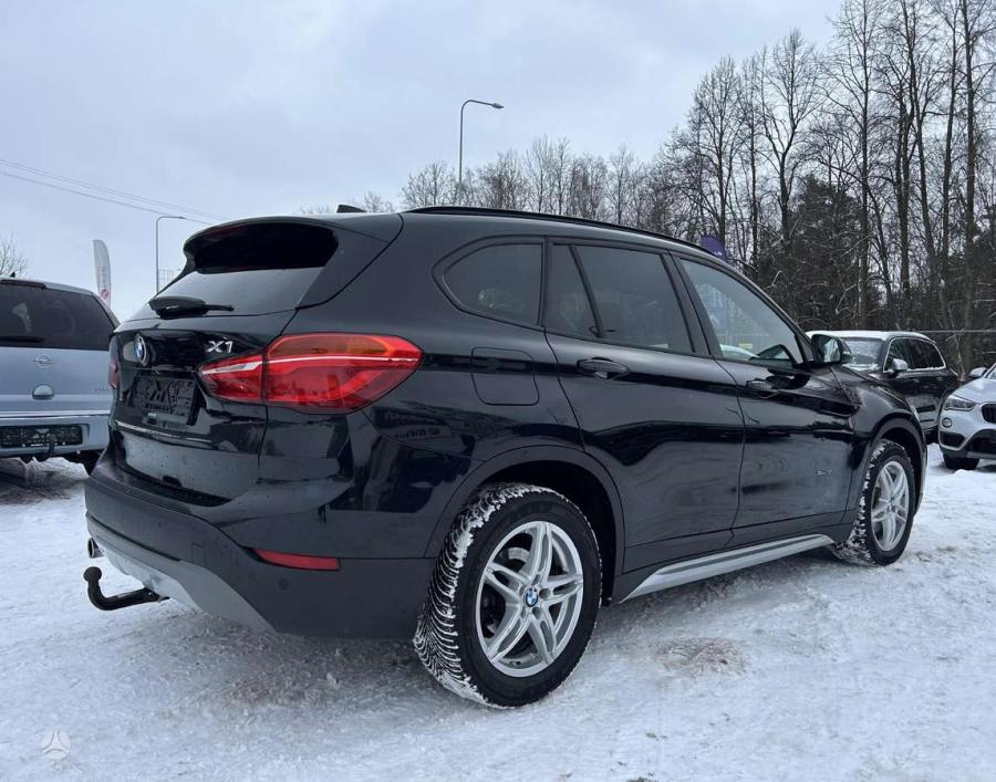 Black BMW X1 2015 in Utena, with an engine capacity of 2.00 L and mileage of 250 thousand km for 9950 €, photo 3 on AUTOMOTO.COM.LV