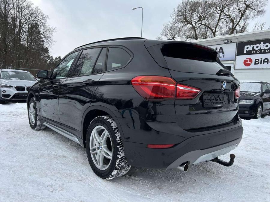 Black BMW X1 2015 in Utena, with an engine capacity of 2.00 L and mileage of 250 thousand km for 9950 €, photo 4 on AUTOMOTO.COM.LV