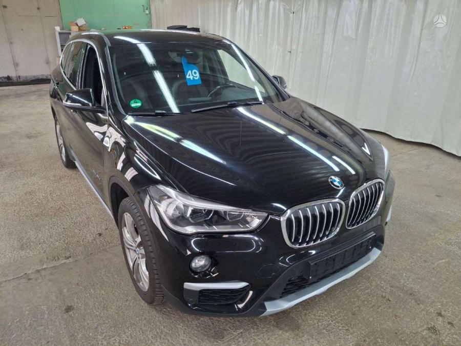 Black BMW X1 2015 in Vilnius, with an engine capacity of 2.00 L and mileage of 171 thousand km for 12990 €, photo 3 on AUTOMOTO.COM.LV