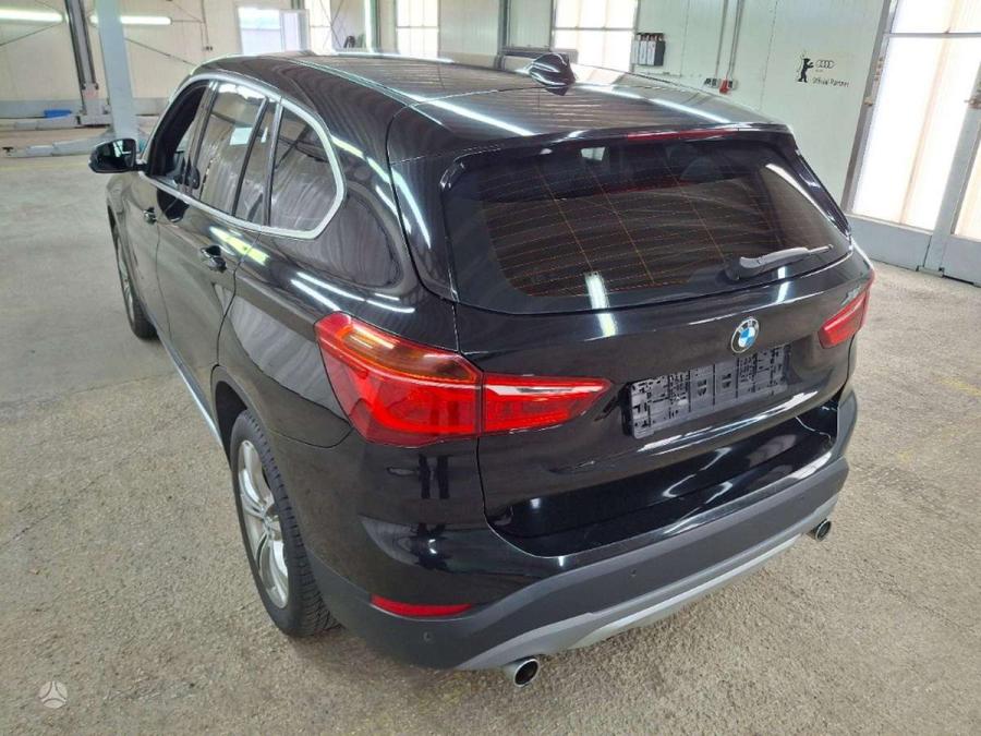 Black BMW X1 2015 in Vilnius, with an engine capacity of 2.00 L and mileage of 171 thousand km for 12990 €, photo 4 on AUTOMOTO.COM.LV