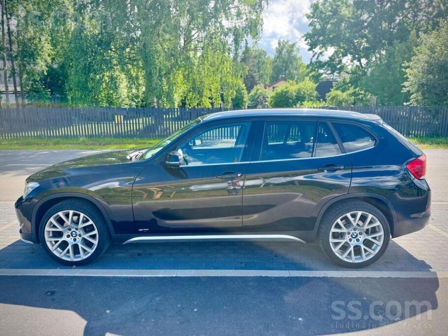 Melns BMW X1 2015 Rīga, ar dzinēja tilpumu 2.00 L un nobraukumu 379 tūkst. km par 8500 €, foto 7 vietnē AUTOMOTO.COM.LV