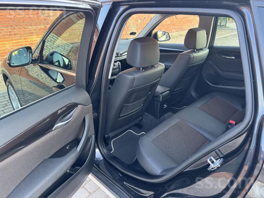 Melns BMW X1 2015 Cēsis, ar dzinēja tilpumu 2.00 L un nobraukumu 289 tūkst. km par 8950 €, foto 13 vietnē AUTOMOTO.COM.LV