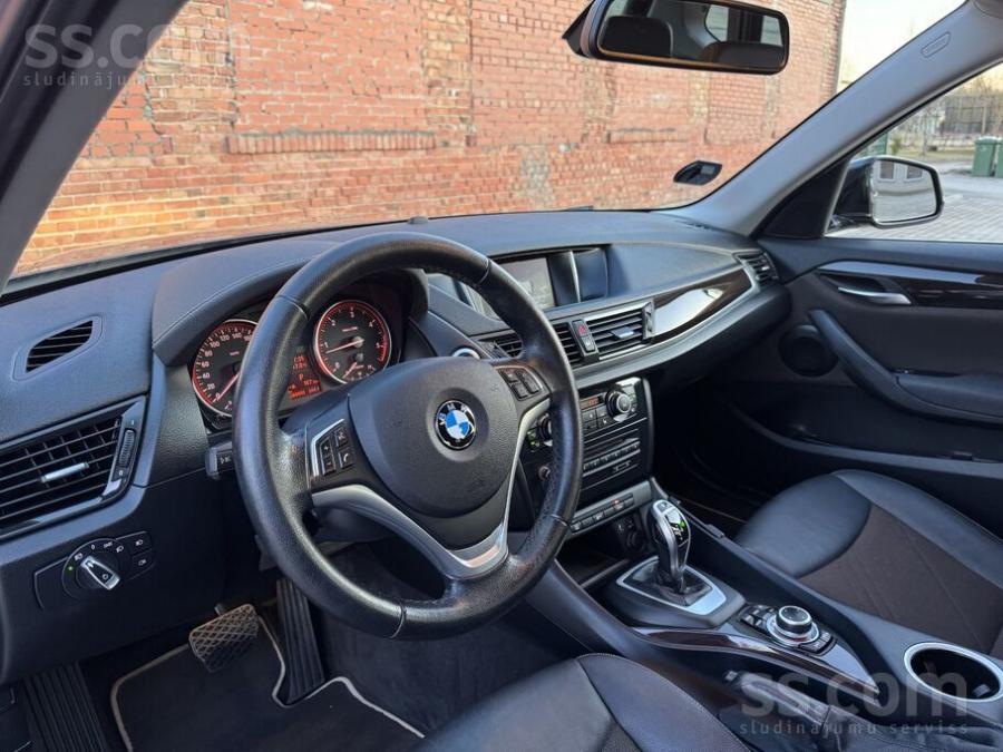 Melns BMW X1 2015 Cēsis, ar dzinēja tilpumu 2.00 L un nobraukumu 289 tūkst. km par 8950 €, foto 18 vietnē AUTOMOTO.COM.LV