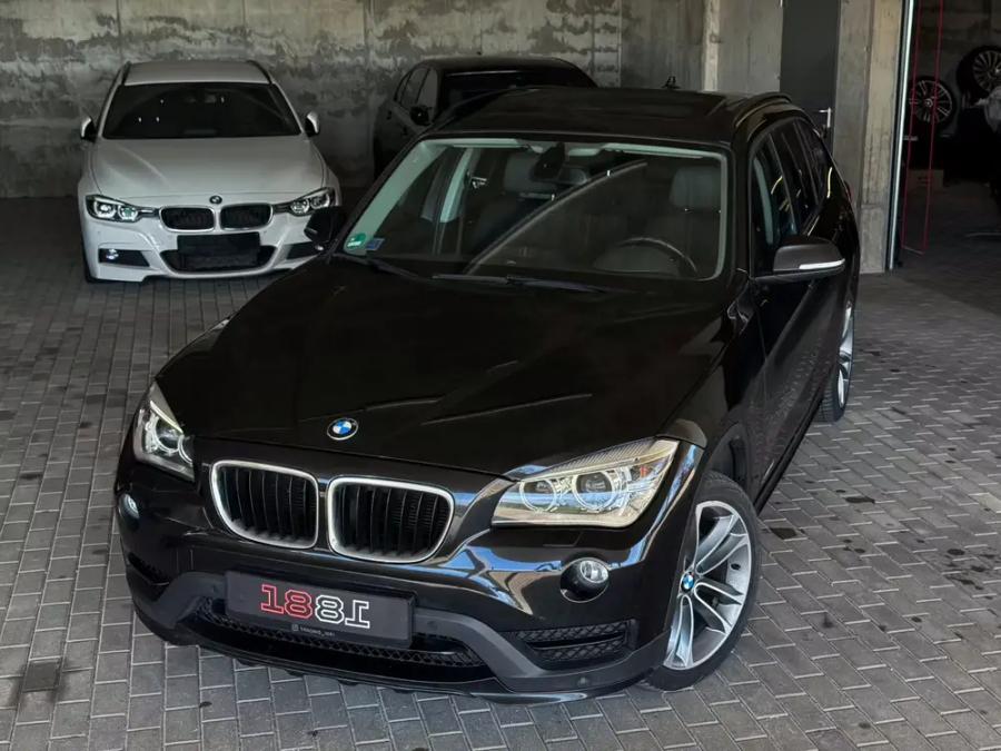 Black BMW X1 2015 in Riga, with an engine capacity of 2.00 L and mileage of 223 thousand km for 11800 €, photo 6 on AUTOMOTO.COM.LV