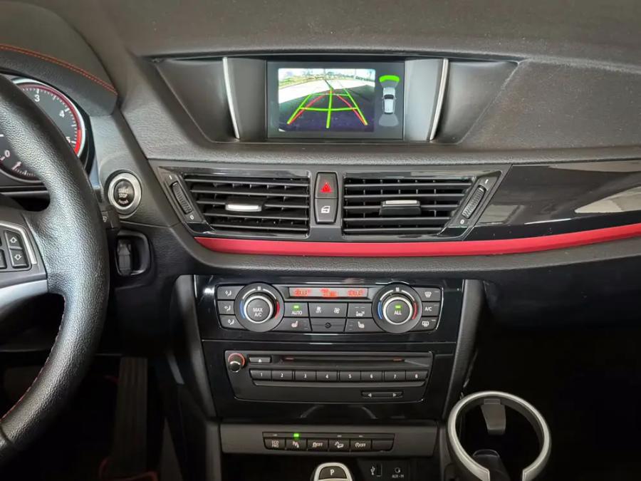 Black BMW X1 2015 in Riga, with an engine capacity of 2.00 L and mileage of 223 thousand km for 11800 €, photo 10 on AUTOMOTO.COM.LV