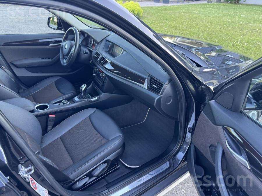 Black BMW X1 2015 in Cesis, with an engine capacity of 2.00 L and mileage of 290 thousand km for 8750 €, photo 14 on AUTOMOTO.COM.LV