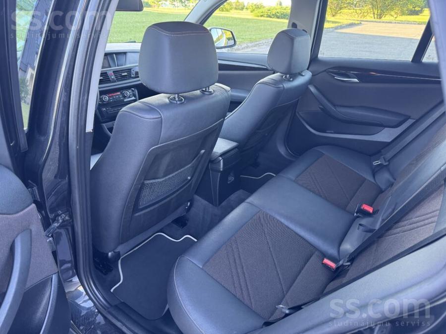 Black BMW X1 2015 in Cesis, with an engine capacity of 2.00 L and mileage of 290 thousand km for 8750 €, photo 15 on AUTOMOTO.COM.LV