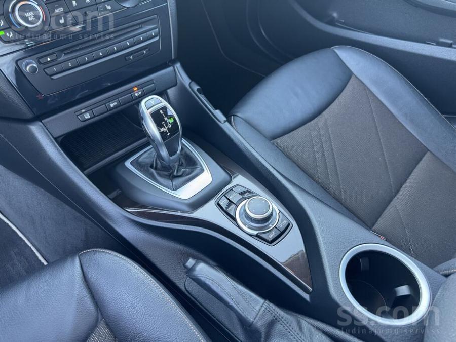 Black BMW X1 2015 in Cesis, with an engine capacity of 2.00 L and mileage of 290 thousand km for 8750 €, photo 20 on AUTOMOTO.COM.LV